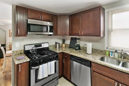 Modern Apt In Dt Libertyville Near Naval Base - Deerfield, IL