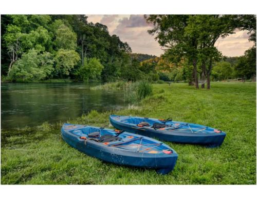 The Cedars Chalet On The Watauga River - Johnson City, TN