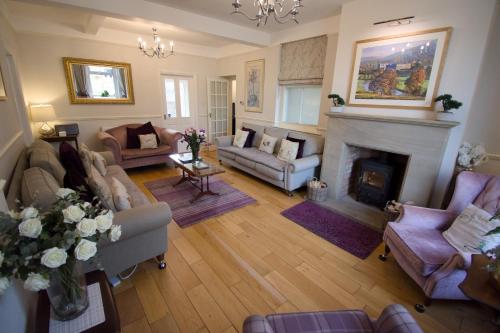 Central Bakewell, Sleeps 12, Parking For 4 Or 5 Cars, Family & Dog Friendly - ベイクウェル