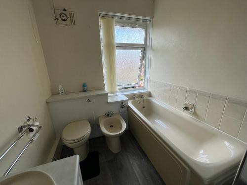 Minimalist Single Bedroom - Sheffield