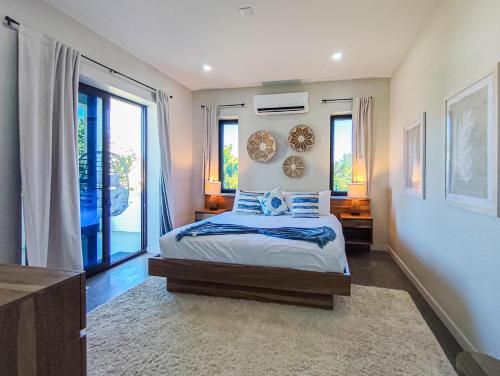 Emerald Blue Villa - Modern 2br W Rooftop Pool - Placencia