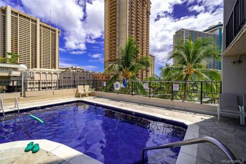 Penthouse Unit At Palms Waikiki - Honolulu