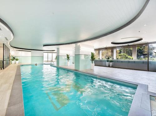 Luxe 2br 2ba King Bed Spectacular Views, Pools & Spa - Parramatta