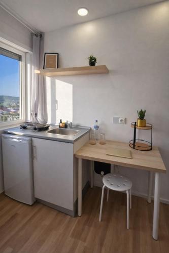 Duo Studio - Cozinha Privativa - Ac - Wc Partilhado - Eficacia Living - Abrantes - Abrantes