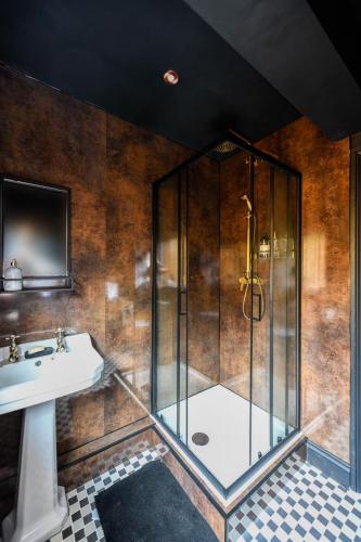 Bold Coastal Retreat With Boudoir Interiors, Felpham Village - Bognor Regis