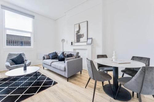 Stylish 2 Bedroom Apartment In Central Cheltenham - Cheltenham