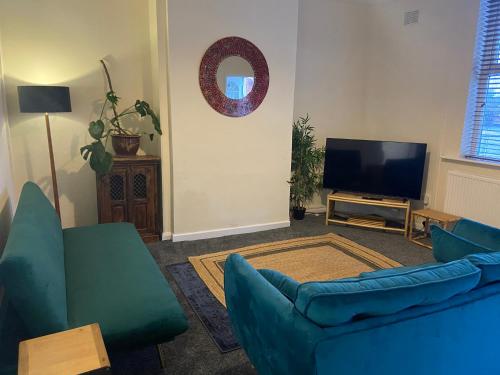 Cosy Town Centre House Near M6 & Park & Parking - Stafford, UK