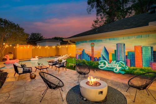 Lux Pool & Hot Tub Oasis, Game Room, Sleeps 12 - Dallas, TX