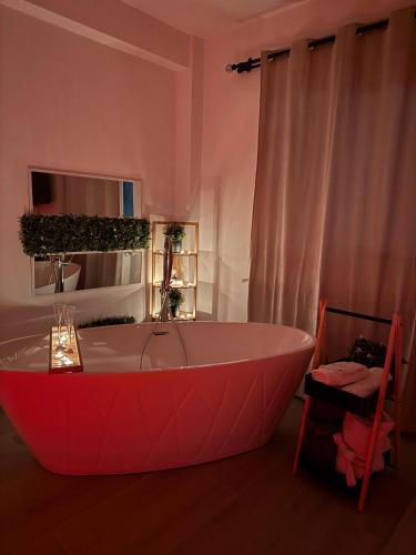 Luxury Studio Craiova -Fireplace & Bathtub - Județul Olt