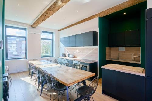 Spacious House 11 Bedrooms 8 Bathrooms 22 People. - Tourcoing
