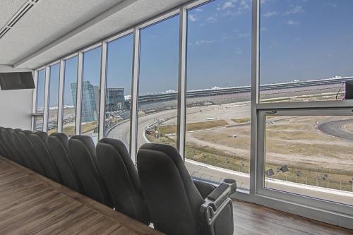Shop & Dine: Fort Worth Condo W/ Racetrack Views! - Texas Motor Speedway