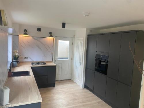 Modern 3 Bed Home By Glasgow Airport - University of Glasgow