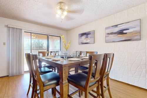 Walk To Park! Family-friendly Laredo Home W/ Yard - Laredo, TX