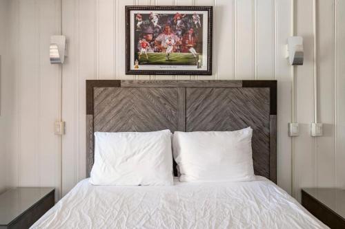 River Hill With Balcony (Univ Of Alabama) - Tuscaloosa, AL