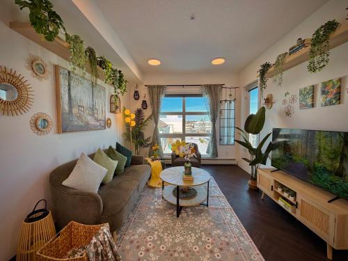 Green Luxe Garden 2br 1bath And Free Parking - Calgary