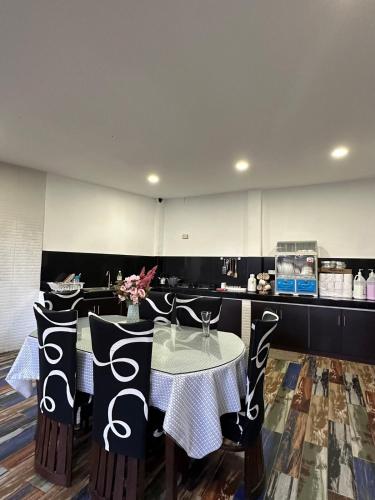 Fully Furnished 2-storey 3 Bedroom With Parking Space And Garage - Cavite City