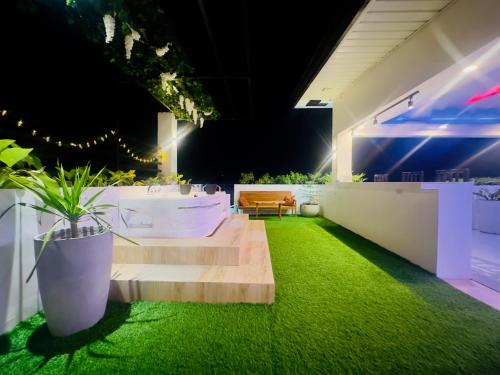 The Penthouse With Outdoor Jacuzzi Private Rooftop Solar Powered Energy - Puerto Princesa