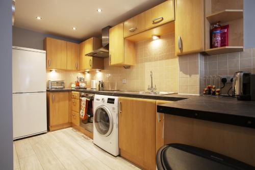 City Centre One Bedroom Apartment With Private Balcony - Oxford