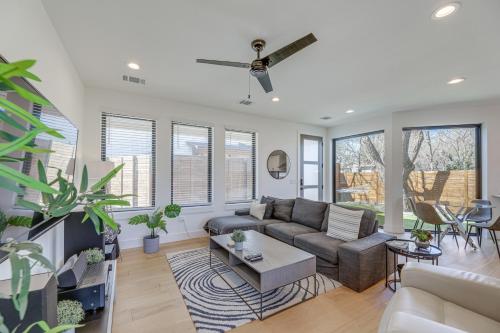 Chic Austin House W/ Spacious Backyard & Hammock - Austin, TX