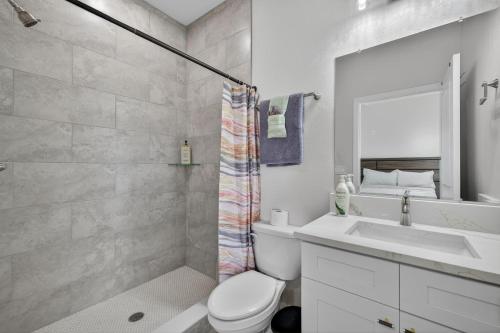 Modern 1br Near Busch Gardens & Downtown - Tampa, FL