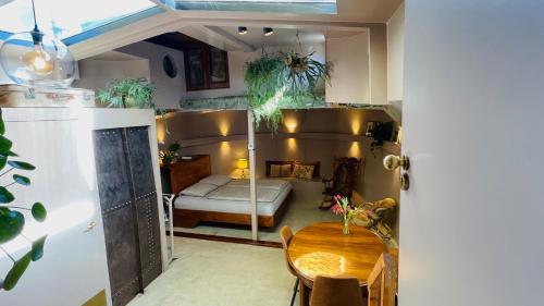 Houseboat Tante Piet - Amsterdam