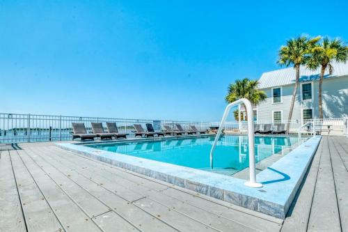 Decorator Quality Condo At Island Place 315! - Cedar Key, FL