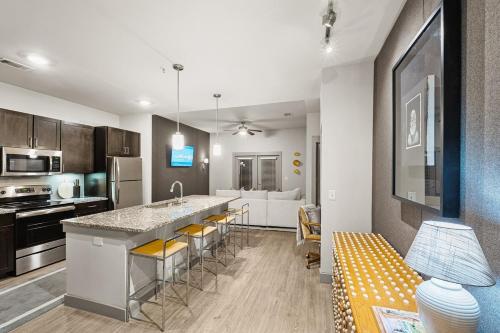 Camza Stays - Northwood Hills - Dallas
