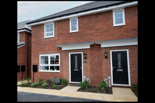 Peaceful 3 Bed Rugby Family Home Contractor Friendly Near Amenities - Rugby