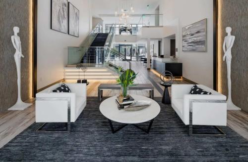 Virelli Apartments Upscale King Suite In The Heart Of Orlando W Pool - Maitland, FL