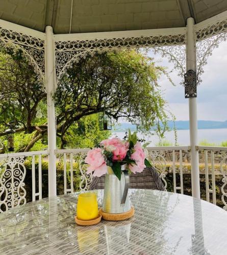 Waters Edge Cottage - Loch Lomond