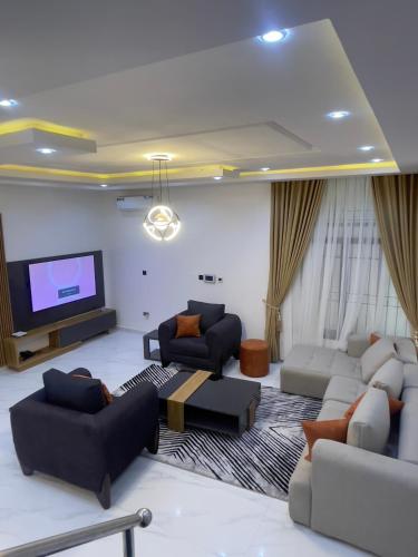 Luxury Four Bedroom Duplex In Asokoro Abuja In A Secure Estate With Fast Wifi & 24hours Electricity - Abuja