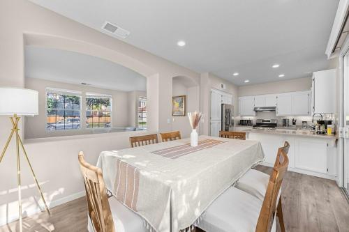 4726 Stylish 3br Retreat Wgarage Ev Charger - Santa Clara, CA