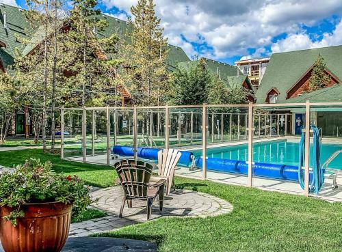 Mountain Chic 2br Family Escape Hot Tub And Pool - Alberta