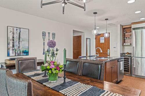 Chic Rocky Mountain 2br With Hot Tub And Pool - アルバータ