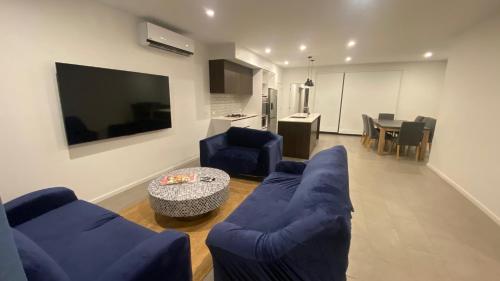 Coastal Calm Torquay Light-filled 3br Retreat - Torquay