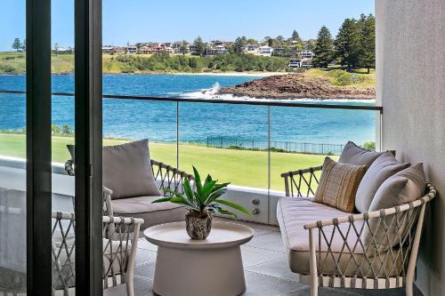 3br Coastal Escape With Ocean Views, Shared Pool & Jacuzzi, 2 Car Spaces & Walk To Surf Beach - Wollongong