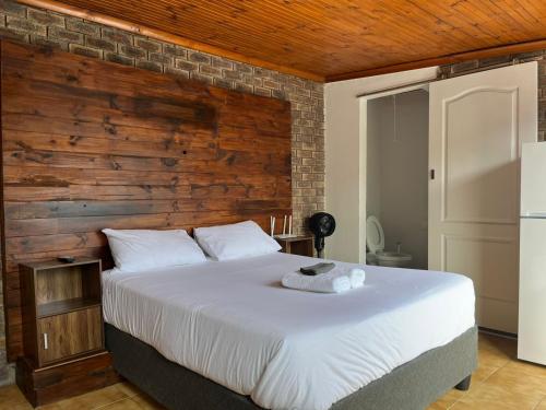 Blue Moon Cozy Poolside Bachelor Flat - Western Cape