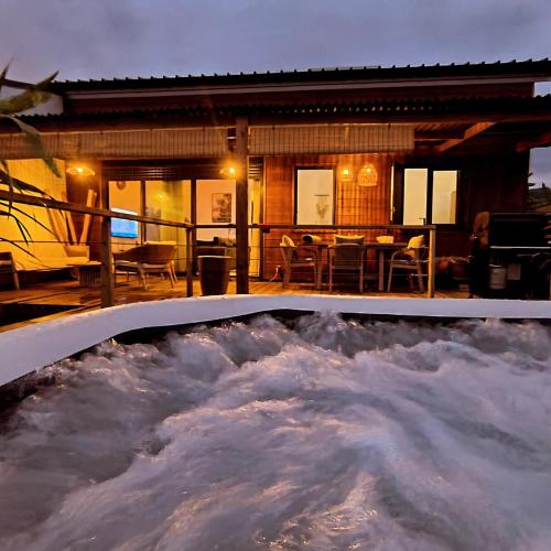 Koa Lodge Style Bali Avec Jacuzzi - Saint-Joseph