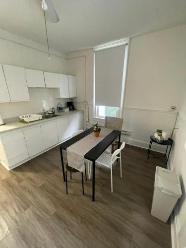 Cosy Room Yonge Dundas Square-fast Wi-fi And Self Check In - Toronto