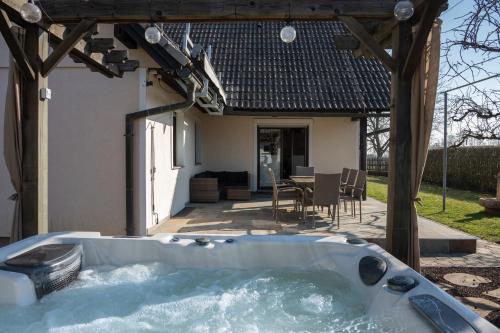 Jacuzzi, Bbq & Ev Plug - 5br Villa Villi With Garden - Maribor