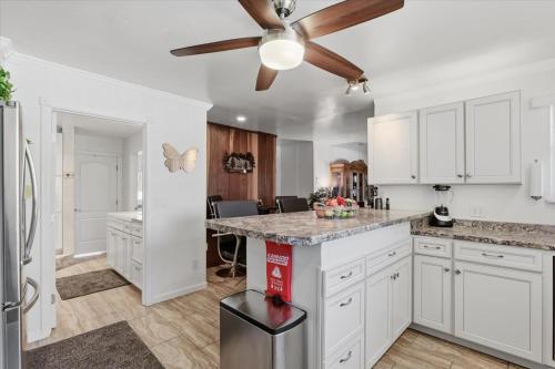 Modern 1br Retreat With Bbq & Fire Pit - Near Downtown - Henderson, NV