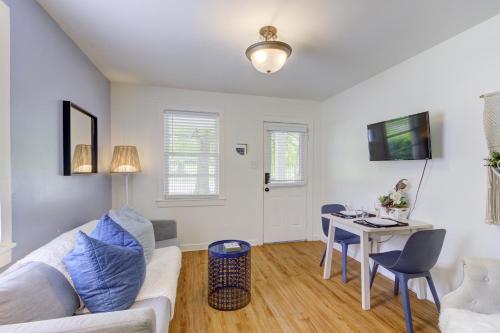 Gated Cottage Walking Distance To Overton Square - Memphis, TN