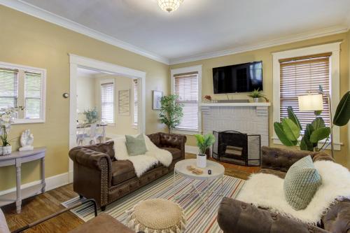 Beautiful Bungalow Stones Throw From Cooper Young - Memphis, TN