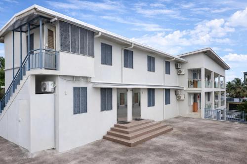 Large 2-bedroom Apartment-free Parking-great Location - Suva