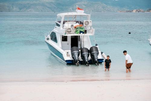 One Day Trip By Speadboat To National Komodo Park - Labuan Bajo