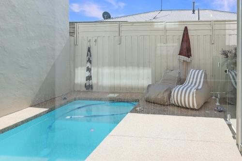 Avenue Pool House, 3 Bedroom, Garage, Aircon, Pool - Geelong