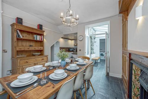 Character Townhouse In Town Centre & Superb Views - Dolgellau