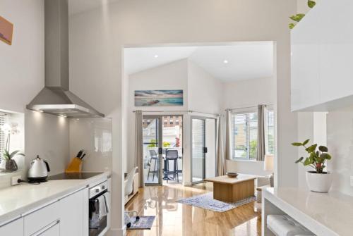 The Lookout, Modern Fremantle Apartment With View - Perth
