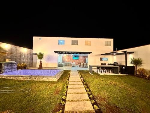 Modern House With Pool In Ica - Ica