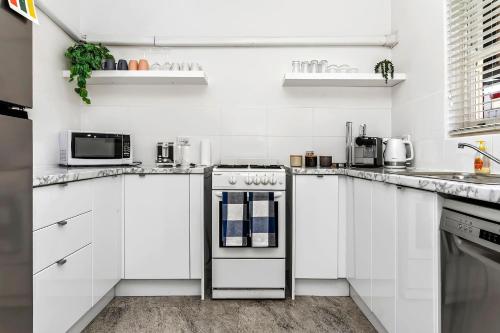 3 Min From Beach! | Bbq, Study, 6 Guests - Glenelg